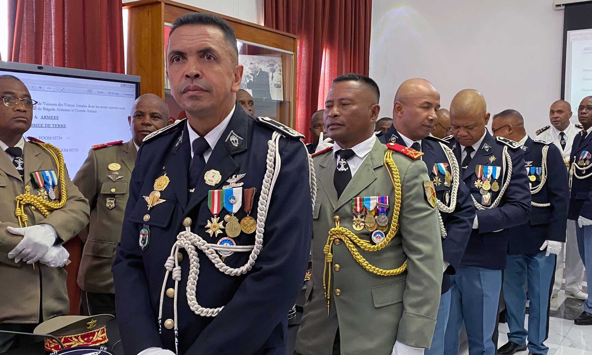 avancement dans les Forces armées : 1 corps d’Armée, 12 “Division”, 23 Généraux de Brigade