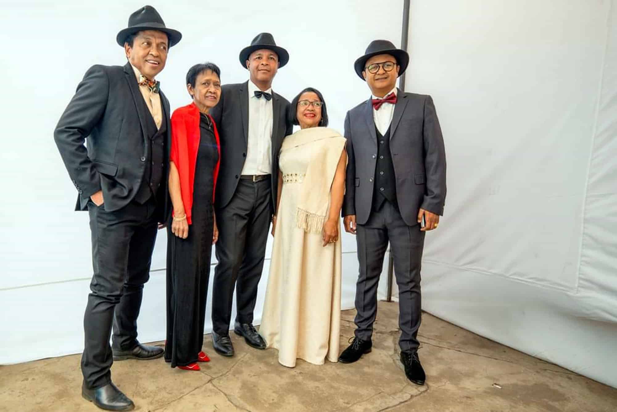 Kalon'ny Fahiny : Tarika Johary chante Barijaona et Kintana telo au CCI ...