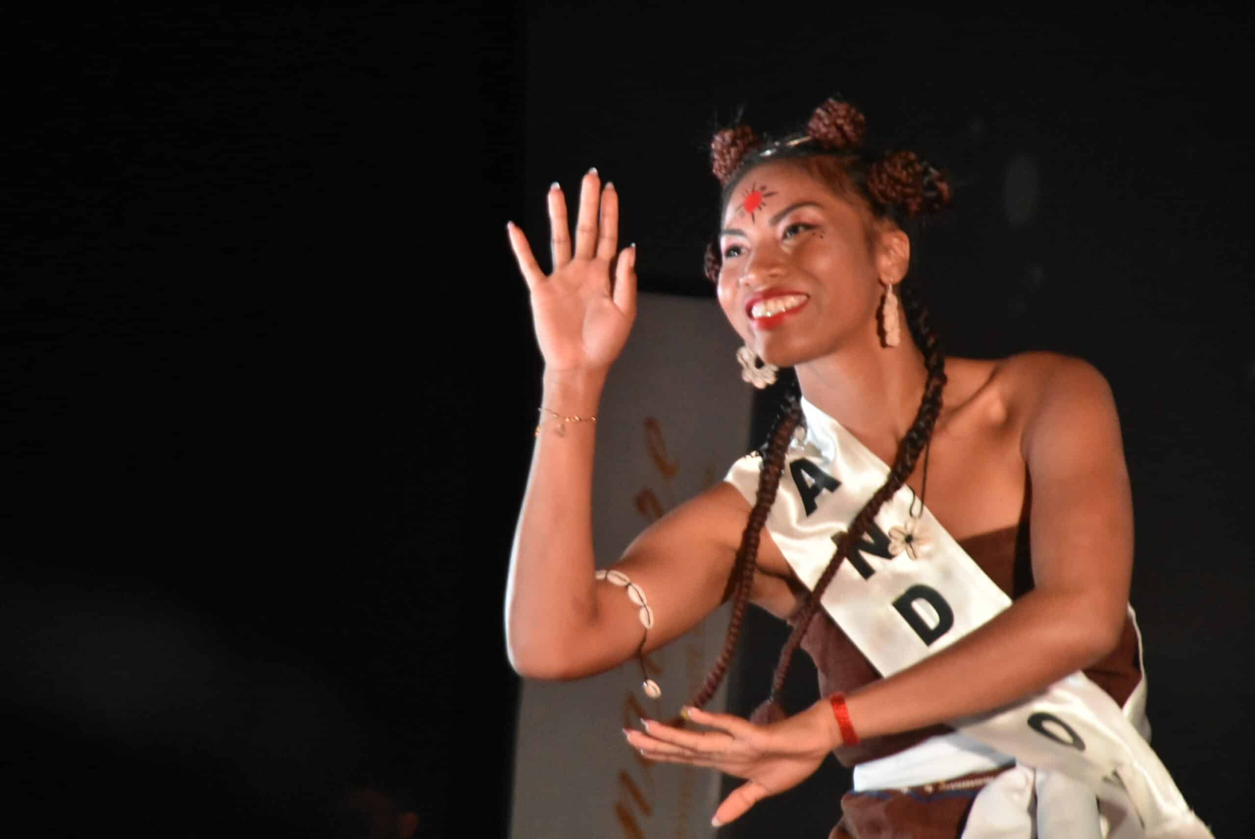 Concours de beauté : Cyria Olivine Temagnombe sacrée Miss Madagascar ...
