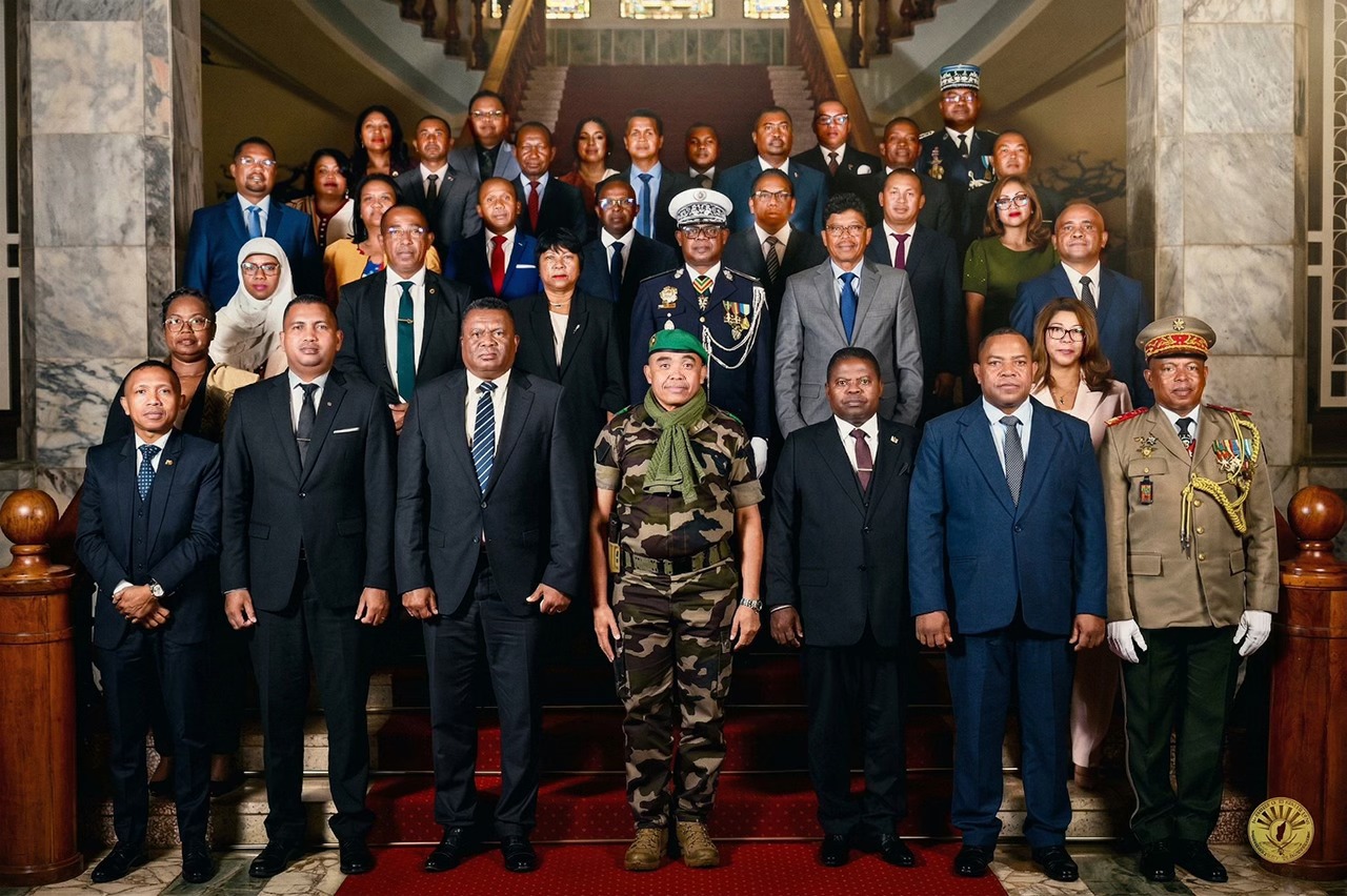 Gouvernement Rajaonarison : 17 reconduits, 13 nouveaux membres